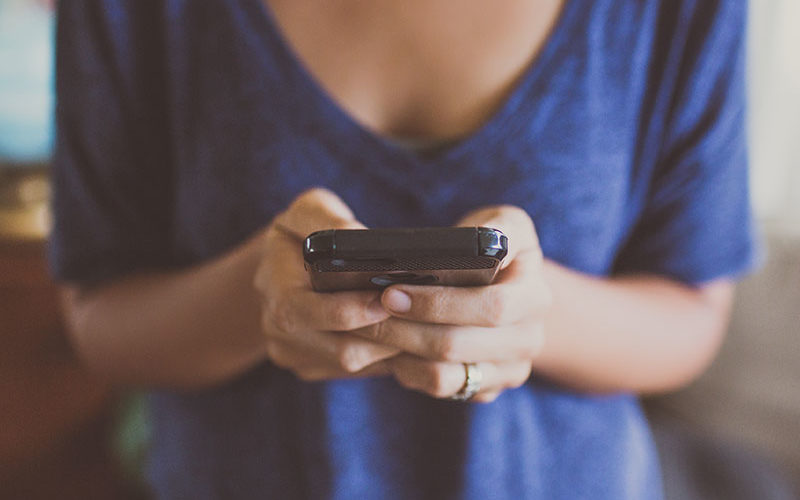7 Bumble Tips for Guys: Better Matches, Convos, and Dates
