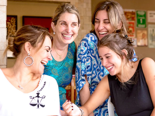 Why Friendships are So Important While Dating in Your 40s